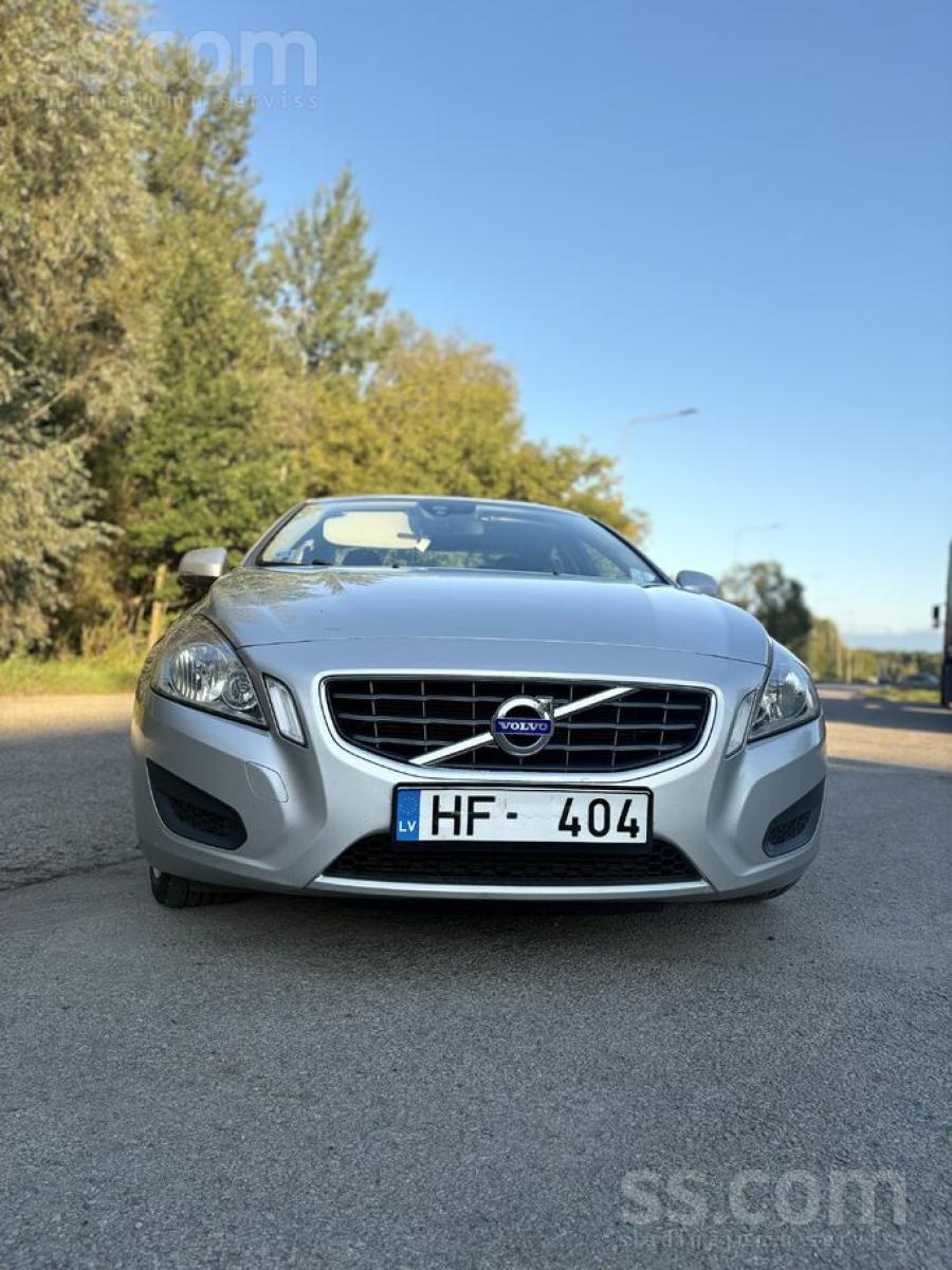 Volvo S60 2010 Rīga, ar dzinēja tilpumu 2.00 L un nobraukumu 252 tūkst. km par 6100 €, foto 3 vietnē AUTOMOTO.COM.LV