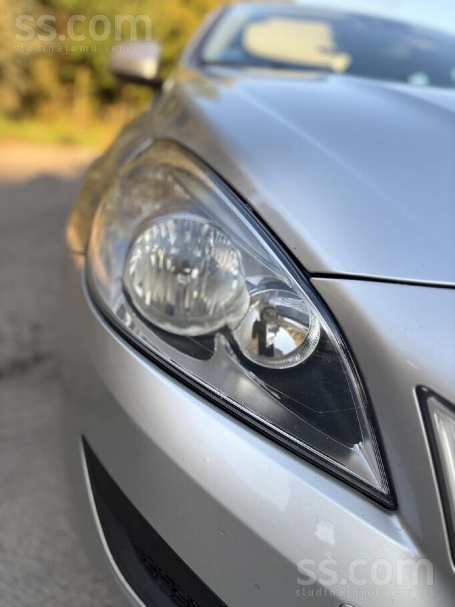 Volvo S60 2010 Rīga, ar dzinēja tilpumu 2.00 L un nobraukumu 252 tūkst. km par 6100 €, foto 4 vietnē AUTOMOTO.COM.LV
