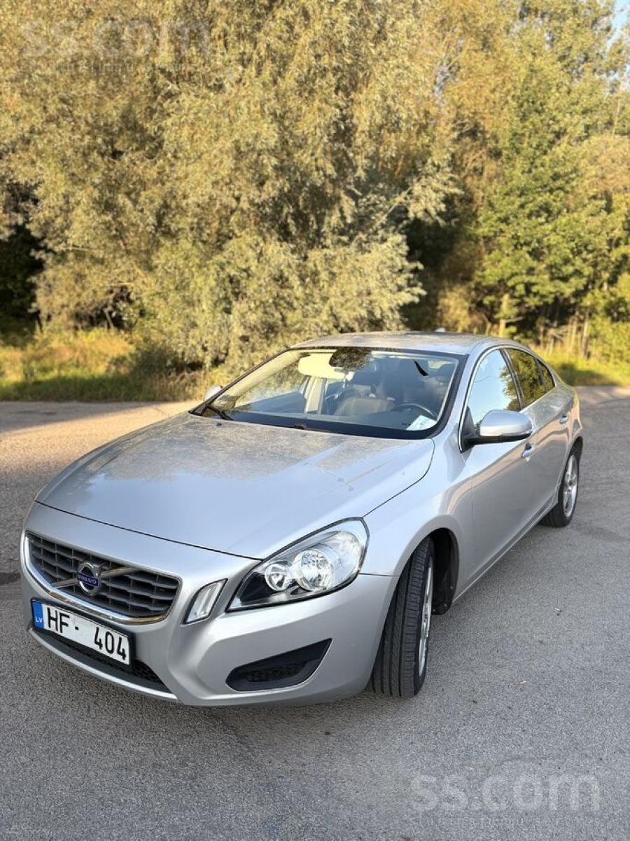 Volvo S60 2010 Rīga, ar dzinēja tilpumu 2.00 L un nobraukumu 252 tūkst. km par 6100 €, foto 5 vietnē AUTOMOTO.COM.LV