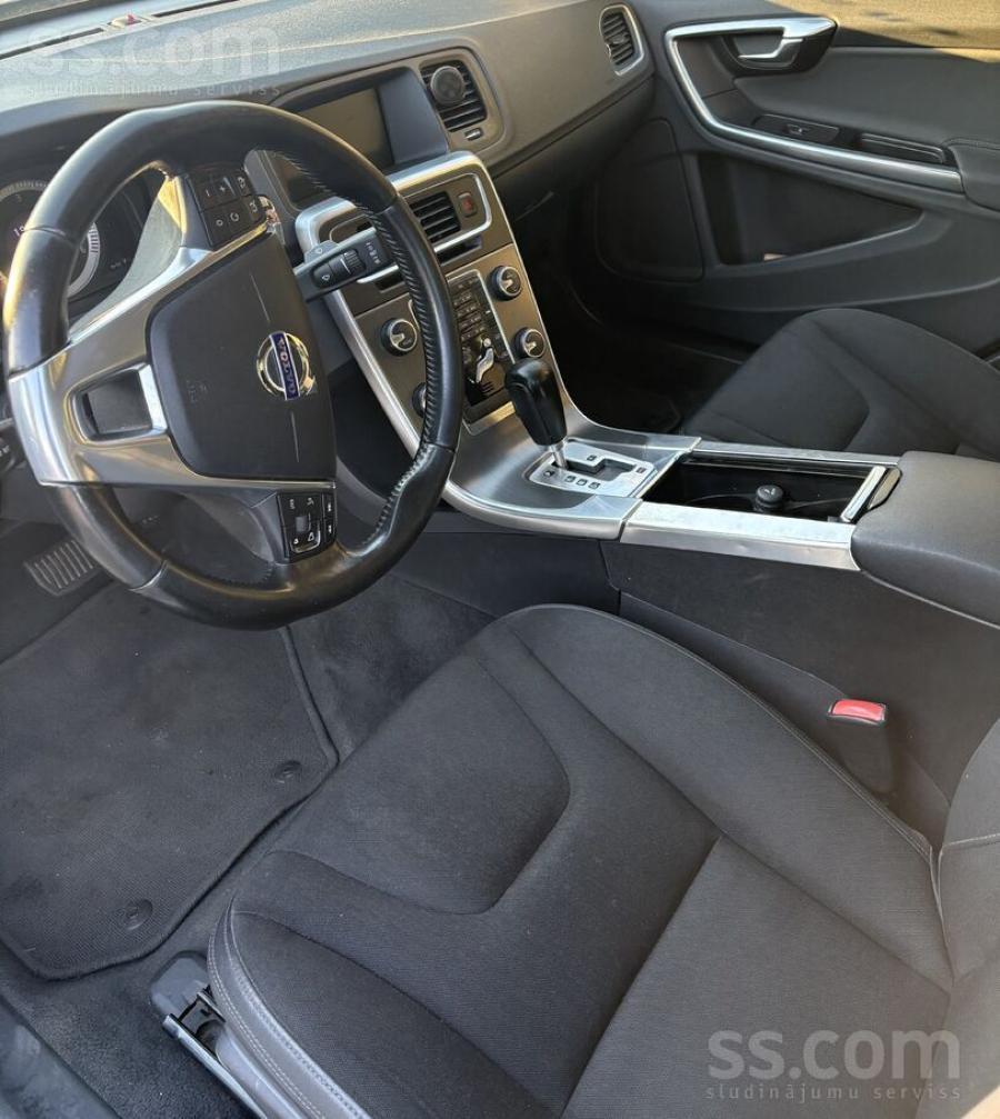 Volvo S60 2010 Rīga, ar dzinēja tilpumu 2.00 L un nobraukumu 252 tūkst. km par 6100 €, foto 9 vietnē AUTOMOTO.COM.LV