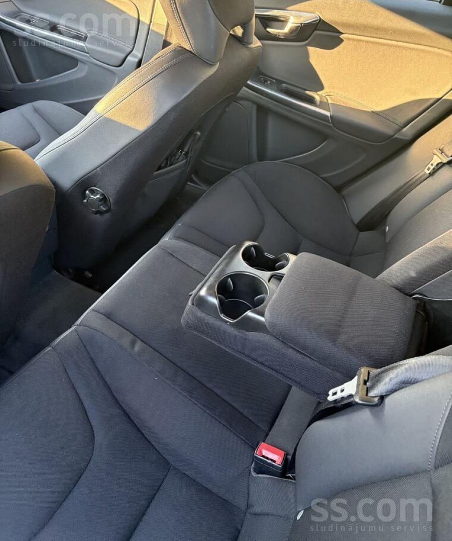 Volvo S60 2010 Rīga, ar dzinēja tilpumu 2.00 L un nobraukumu 252 tūkst. km par 6100 €, foto 10 vietnē AUTOMOTO.COM.LV