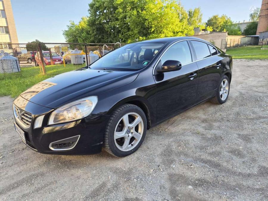 Volvo S60 2010 Kelmė, ar dzinēja tilpumu 1.98 L un nobraukumu 388 tūkst. km par 4600 €, foto 1 vietnē AUTOMOTO.COM.LV