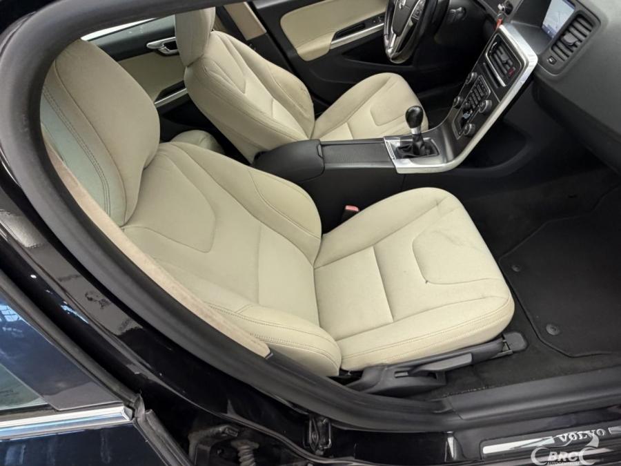 Volvo S60 2010 Viļņa, ar dzinēja tilpumu 1.98 L un nobraukumu 286 tūkst. km par 4500 €, foto 6 vietnē AUTOMOTO.COM.LV