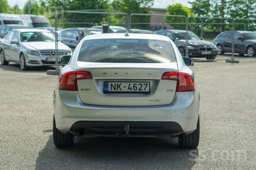 Volvo S60 2011 in Liepaja, with an engine capacity of 2.00 L and mileage of 325 thousand km for 5000 €, photo 5 on AUTOMOTO.COM.LV