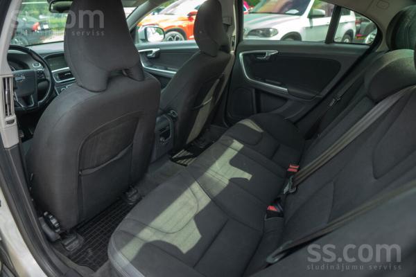 Volvo S60 2011 in Liepaja, with an engine capacity of 2.00 L and mileage of 325 thousand km for 5000 €, photo 9 on AUTOMOTO.COM.LV