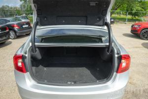 Volvo S60 2011 in Liepaja, with an engine capacity of 2.00 L and mileage of 325 thousand km for 5000 €, photo 10 on AUTOMOTO.COM.LV