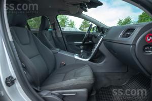 Volvo S60 2011 in Liepaja, with an engine capacity of 2.00 L and mileage of 325 thousand km for 5000 €, photo 12 on AUTOMOTO.COM.LV