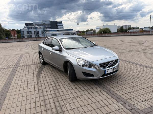 Volvo S60 2011 Rīga, ar dzinēja tilpumu 1.60 L un nobraukumu 266 tūkst. km par 5300 €, foto 1 vietnē AUTOMOTO.COM.LV