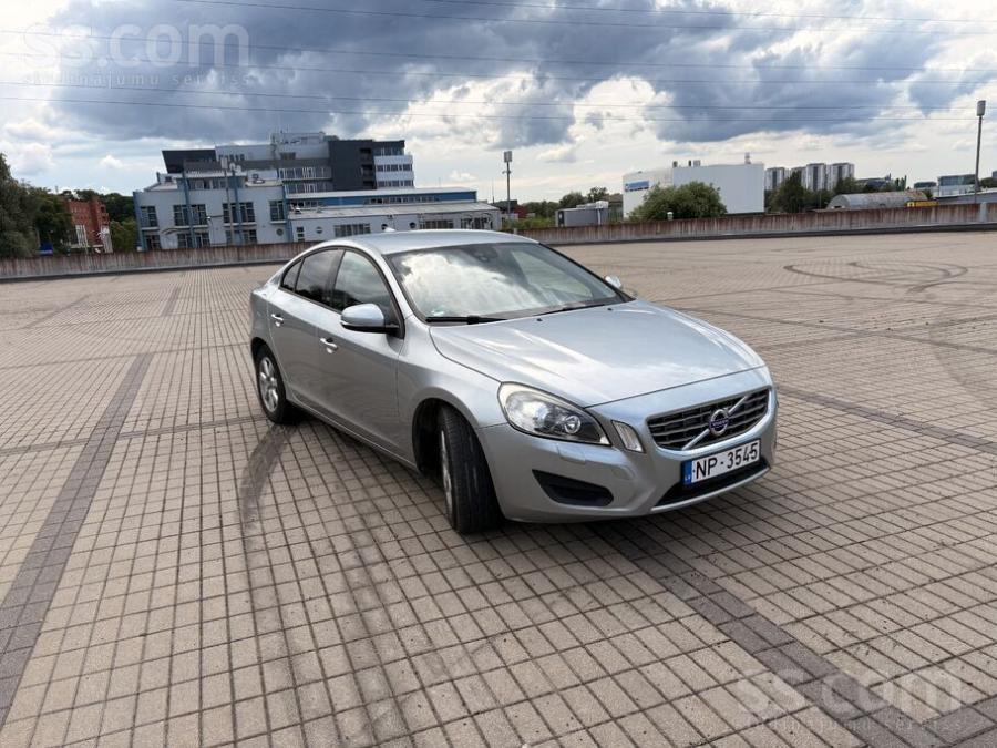 Volvo S60 2011 Rīga, ar dzinēja tilpumu 1.60 L un nobraukumu 266 tūkst. km par 5300 €, foto 1 vietnē AUTOMOTO.COM.LV