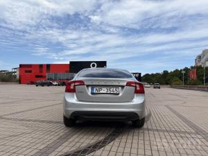 Volvo S60 2011 Rīga, ar dzinēja tilpumu 1.60 L un nobraukumu 266 tūkst. km par 5300 €, foto 3 vietnē AUTOMOTO.COM.LV