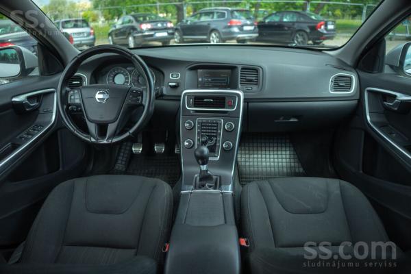 Volvo S60 2011 Liepāja, ar dzinēja tilpumu 2.00 L un nobraukumu 325 tūkst. km par 5000 €, foto 7 vietnē AUTOMOTO.COM.LV