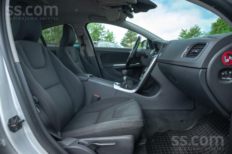 Volvo S60 2011 Liepāja, ar dzinēja tilpumu 2.00 L un nobraukumu 325 tūkst. km par 5000 €, foto 13 vietnē AUTOMOTO.COM.LV