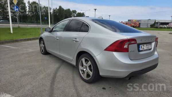Volvo S60 2011 Rīga, ar dzinēja tilpumu 2.00 L un nobraukumu 286 tūkst. km par 6000 €, foto 4 vietnē AUTOMOTO.COM.LV