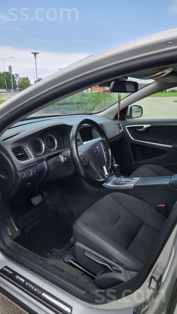 Volvo S60 2011 Rīga, ar dzinēja tilpumu 2.00 L un nobraukumu 286 tūkst. km par 6000 €, foto 6 vietnē AUTOMOTO.COM.LV