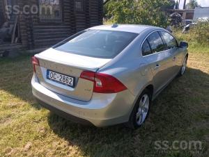 Volvo S60 2011 Ogre, ar dzinēja tilpumu 2.00 L un nobraukumu 373 tūkst. km par 4700 €, foto 2 vietnē AUTOMOTO.COM.LV
