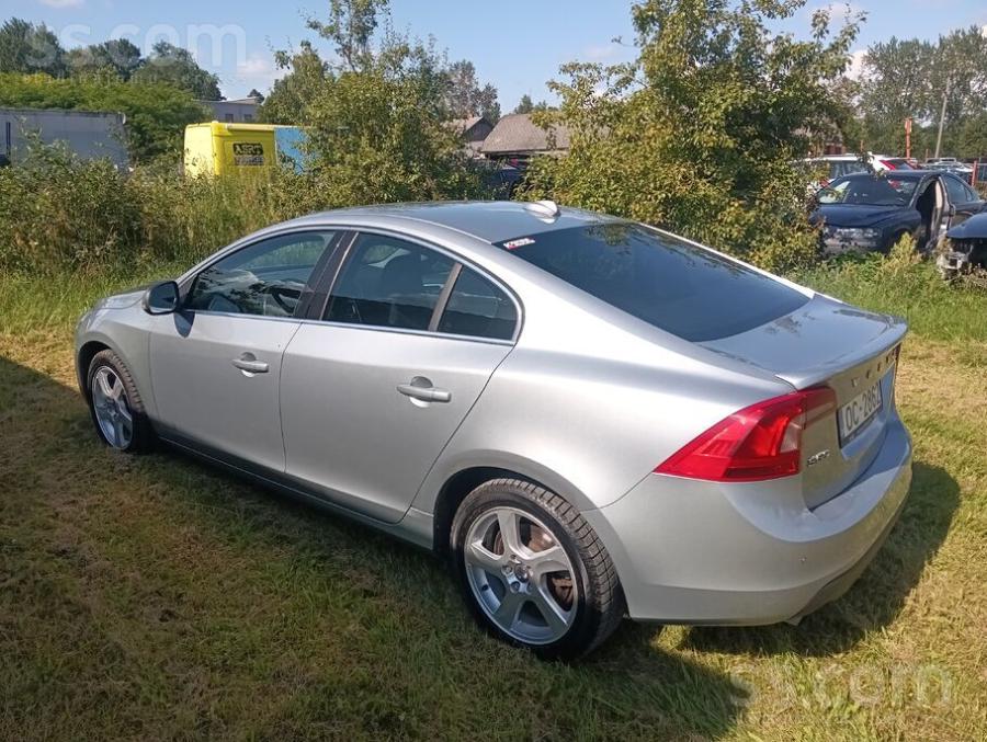 Volvo S60 2011 Ogre, ar dzinēja tilpumu 2.00 L un nobraukumu 373 tūkst. km par 4700 €, foto 3 vietnē AUTOMOTO.COM.LV