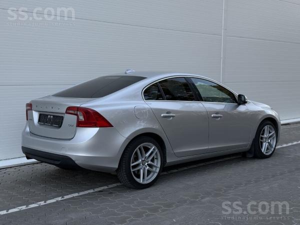 Volvo S60 2011 in Riga, with an engine capacity of 2.00 L and mileage of 233 thousand km for 5550 €, photo 4 on AUTOMOTO.COM.LV