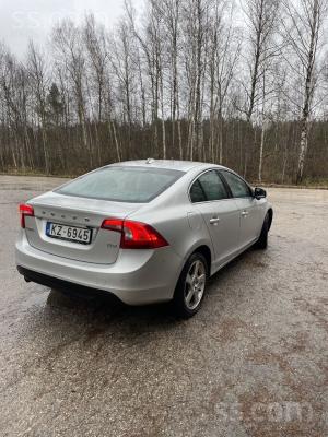 Volvo S60 2011 in Jurmala, with an engine capacity of 2.00 L and mileage of 346 thousand km for 4100 €, photo 3 on AUTOMOTO.COM.LV