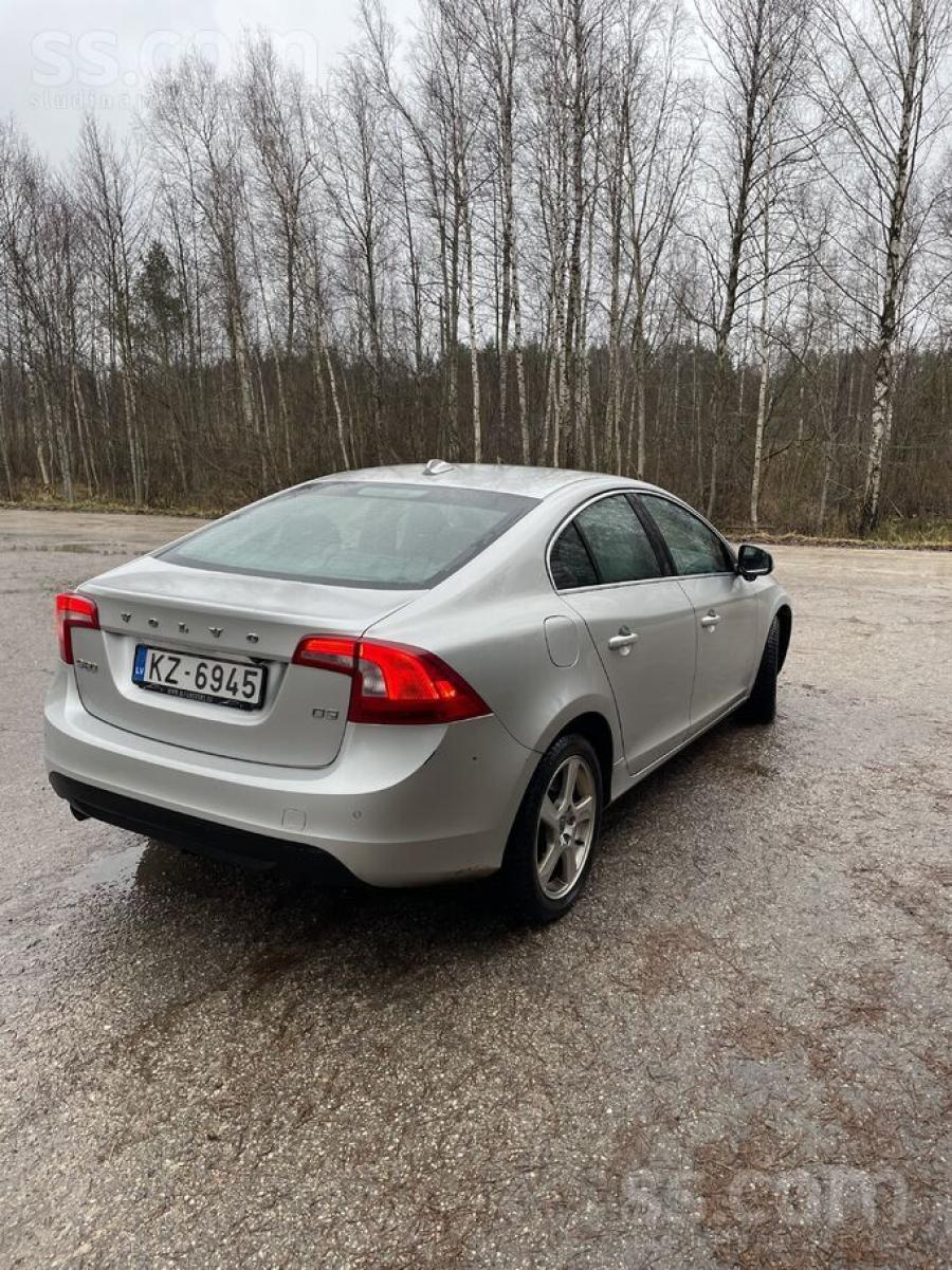 Volvo S60 2011 in Jurmala, with an engine capacity of 2.00 L and mileage of 346 thousand km for 4100 €, photo 3 on AUTOMOTO.COM.LV