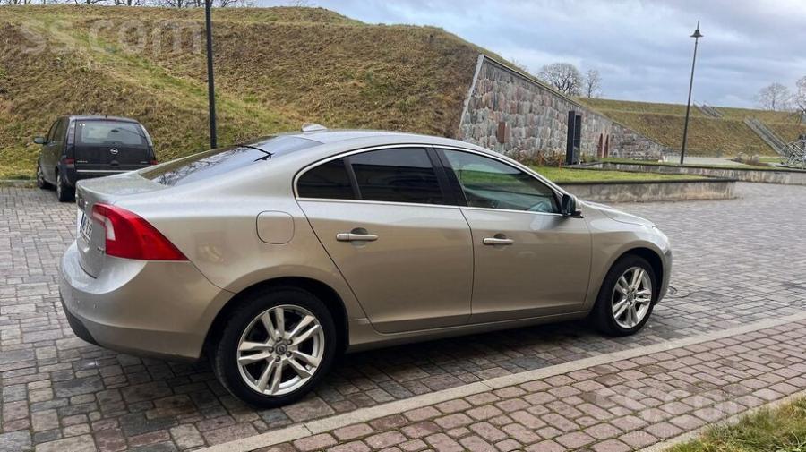 Volvo S60 2011 in Daugavpils, with an engine capacity of 2.00 L and mileage of 247 thousand km for 5100 €, photo 3 on AUTOMOTO.COM.LV