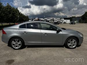 Volvo S60 2011 Rīga, ar dzinēja tilpumu 2.00 L un nobraukumu 292 tūkst. km par 7500 €, foto  vietnē AUTOMOTO.COM.LV
