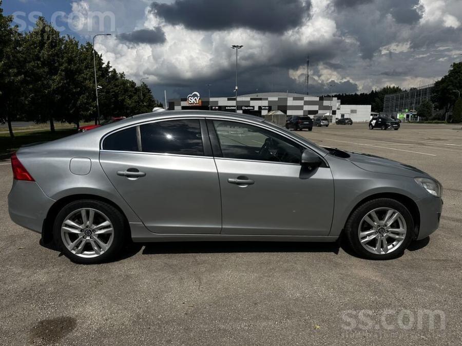 Volvo S60 2011 in Riga, with an engine capacity of 2.00 L and mileage of 292 thousand km for 7500 €, photo 1 on AUTOMOTO.COM.LV