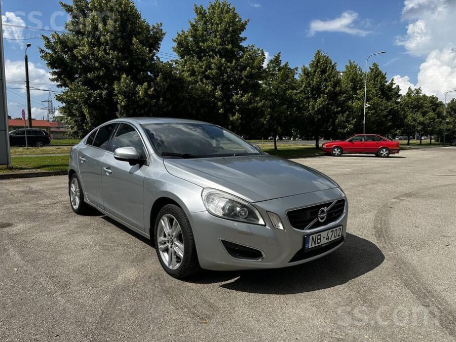 Volvo S60 2011 in Riga, with an engine capacity of 2.00 L and mileage of 292 thousand km for 7500 €, photo 2 on AUTOMOTO.COM.LV