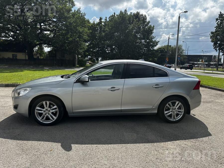 Volvo S60 2011 in Riga, with an engine capacity of 2.00 L and mileage of 292 thousand km for 7500 €, photo 5 on AUTOMOTO.COM.LV