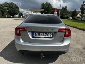 Volvo S60 2011 in Riga, with an engine capacity of 2.00 L and mileage of 292 thousand km for 7500 €, photo 6 on AUTOMOTO.COM.LV