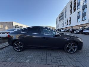 Volvo S60 2011 in Vilnius, with an engine capacity of 2.00 L and mileage of 282 thousand km for 6200 €, photo 4 on AUTOMOTO.COM.LV