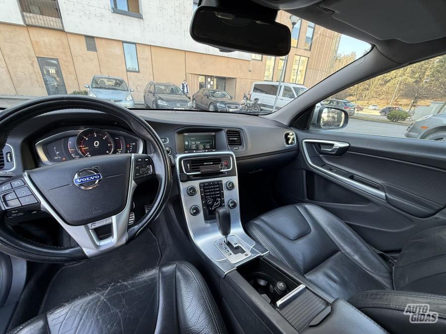 Volvo S60 2011 in Vilnius, with an engine capacity of 2.00 L and mileage of 282 thousand km for 6200 €, photo 12 on AUTOMOTO.COM.LV