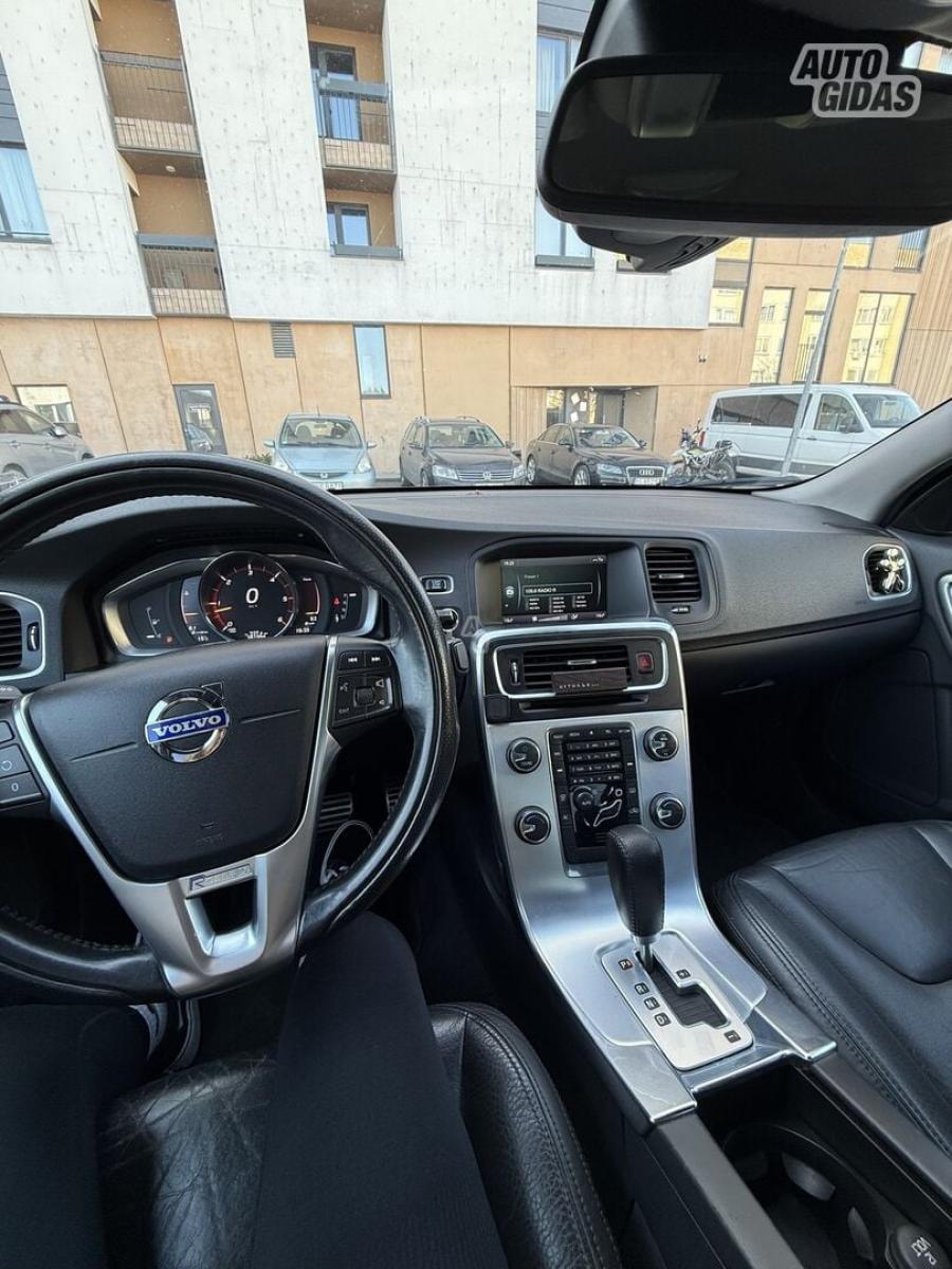 Volvo S60 2011 in Vilnius, with an engine capacity of 2.00 L and mileage of 282 thousand km for 6200 €, photo 14 on AUTOMOTO.COM.LV