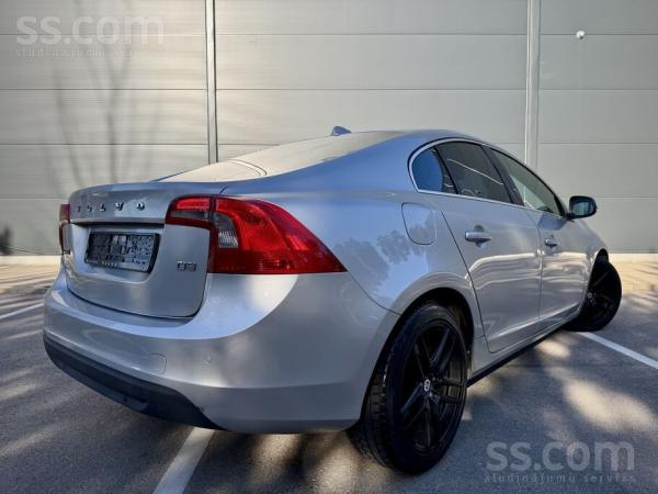 Volvo S60 2011 in Riga, with an engine capacity of 2.00 L and mileage of 235 thousand km for 5777 €, photo 5 on AUTOMOTO.COM.LV
