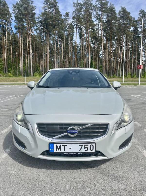 Volvo S60 2011 in Riga, with an engine capacity of 2.00 L and mileage of 180 thousand km for 5800 €, photo 1 on AUTOMOTO.COM.LV
