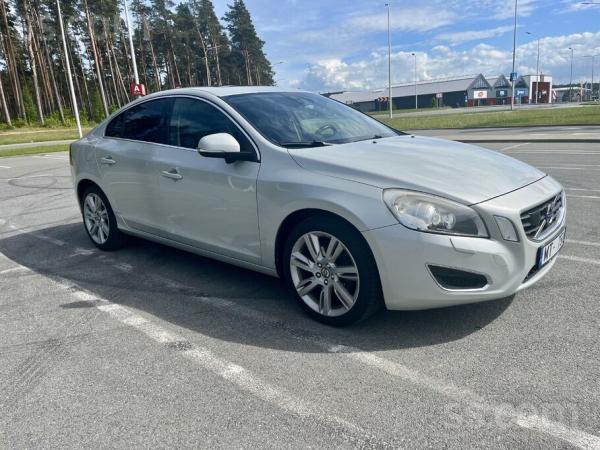 Volvo S60 2011 in Riga, with an engine capacity of 2.00 L and mileage of 180 thousand km for 5800 €, photo 3 on AUTOMOTO.COM.LV