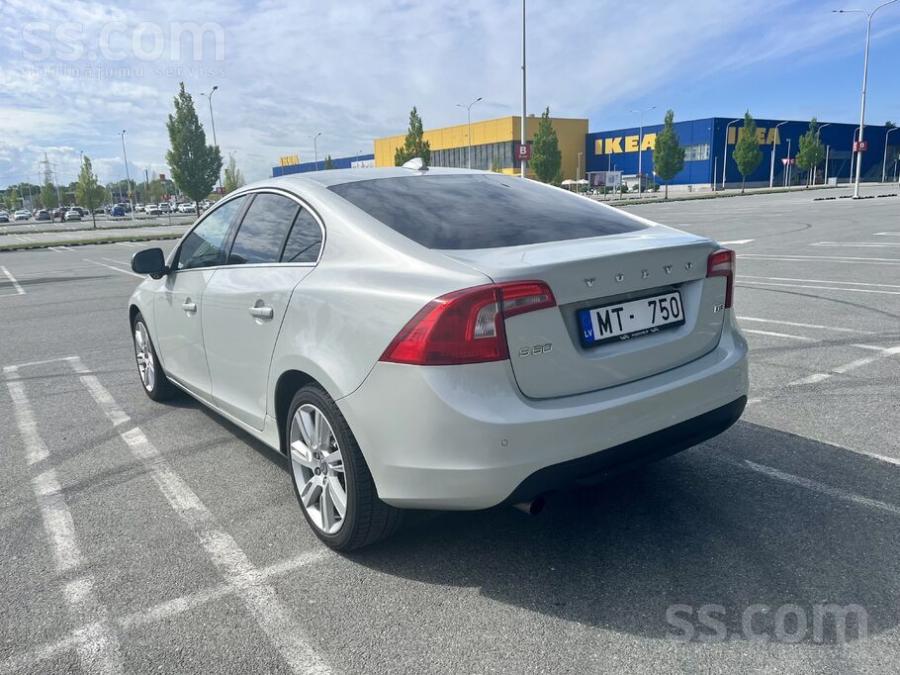 Volvo S60 2011 in Riga, with an engine capacity of 2.00 L and mileage of 180 thousand km for 5800 €, photo 5 on AUTOMOTO.COM.LV