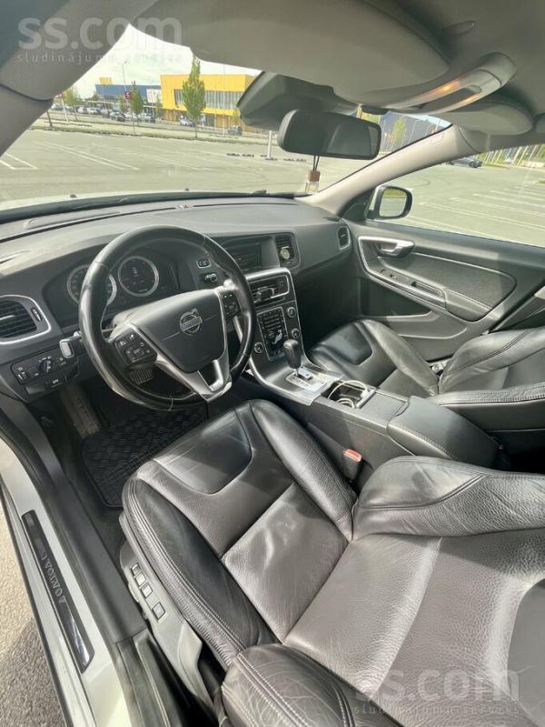 Volvo S60 2011 in Riga, with an engine capacity of 2.00 L and mileage of 180 thousand km for 5800 €, photo 5 on AUTOMOTO.COM.LV