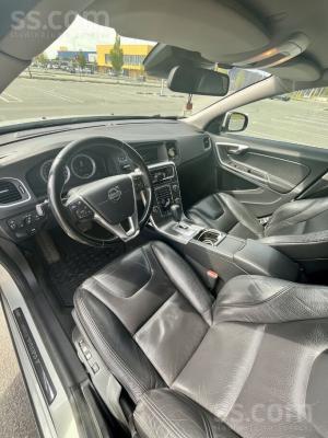 Volvo S60 2011 in Riga, with an engine capacity of 2.00 L and mileage of 180 thousand km for 5800 €, photo 6 on AUTOMOTO.COM.LV