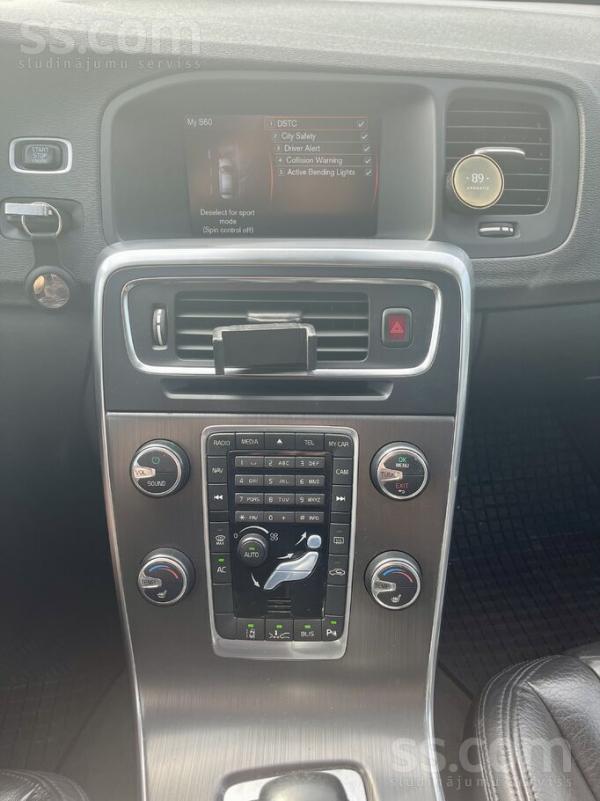 Volvo S60 2011 in Riga, with an engine capacity of 2.00 L and mileage of 180 thousand km for 5800 €, photo 7 on AUTOMOTO.COM.LV