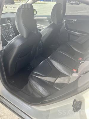 Volvo S60 2011 in Riga, with an engine capacity of 2.00 L and mileage of 180 thousand km for 5800 €, photo 11 on AUTOMOTO.COM.LV
