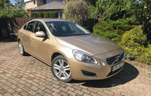 Volvo S60 2011 Rīga, ar dzinēja tilpumu 1.60 L un nobraukumu 153 tūkst. km par 7500 €, foto  vietnē AUTOMOTO.COM.LV
