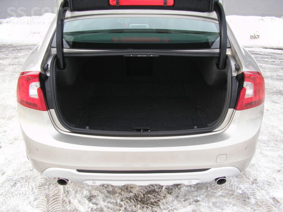 Volvo S60 2011 in Riga, with an engine capacity of 2.40 L and mileage of 0 thousand km for 8150 €, photo 25 on AUTOMOTO.COM.LV