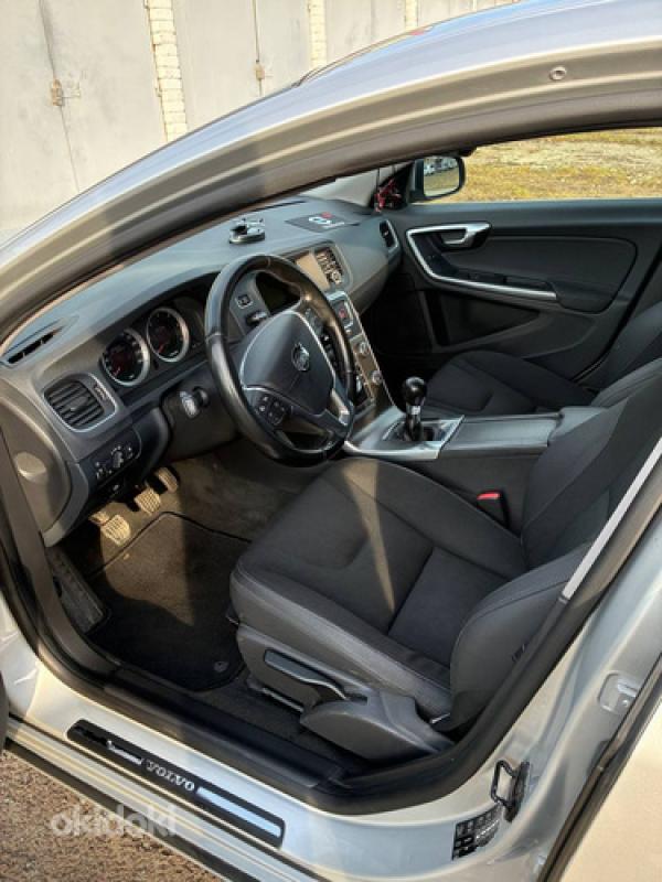 Volvo S60 2011 Tallina, ar dzinēja tilpumu 0.12 L un nobraukumu 201 tūkst. km par 5400 €, foto 1 vietnē AUTOMOTO.COM.LV