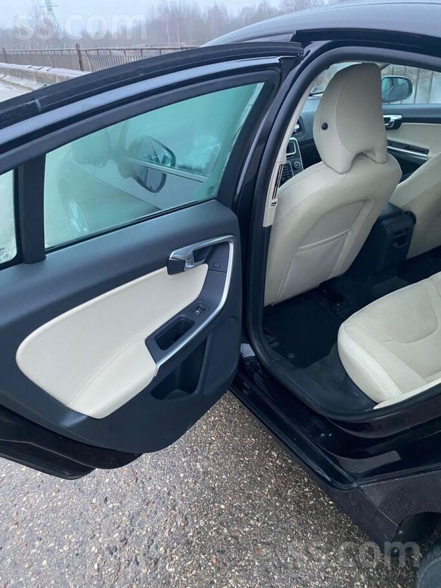 Volvo S60 2011 in Jekabpils, with an engine capacity of 2.00 L and mileage of 278 thousand km for 6170 €, photo 9 on AUTOMOTO.COM.LV