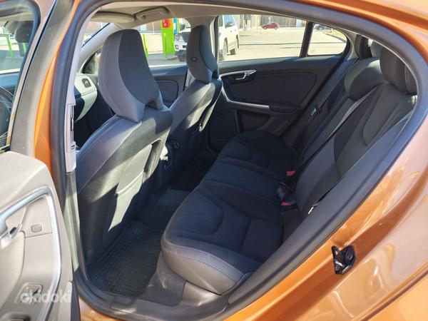 Volvo S60 2011 Narva, ar dzinēja tilpumu 2.00 L un nobraukumu 156 tūkst. km par 7500 €, foto 8 vietnē AUTOMOTO.COM.LV
