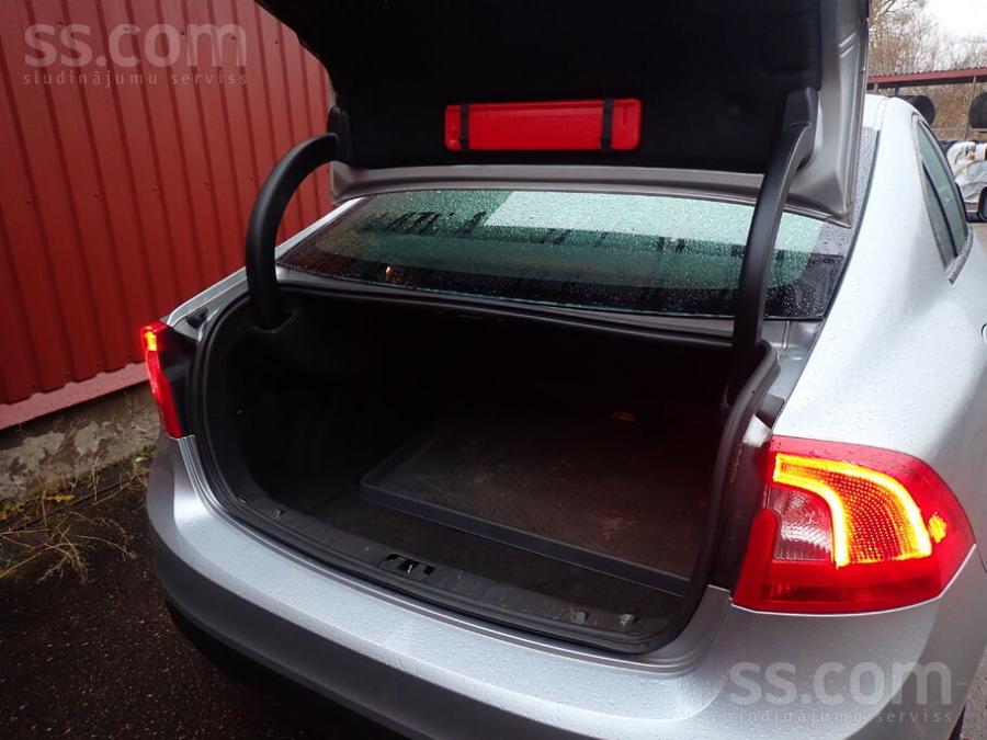 Volvo S60 2012 Liepāja, ar dzinēja tilpumu 1.60 L un nobraukumu 227 tūkst. km par 5250 €, foto 14 vietnē AUTOMOTO.COM.LV