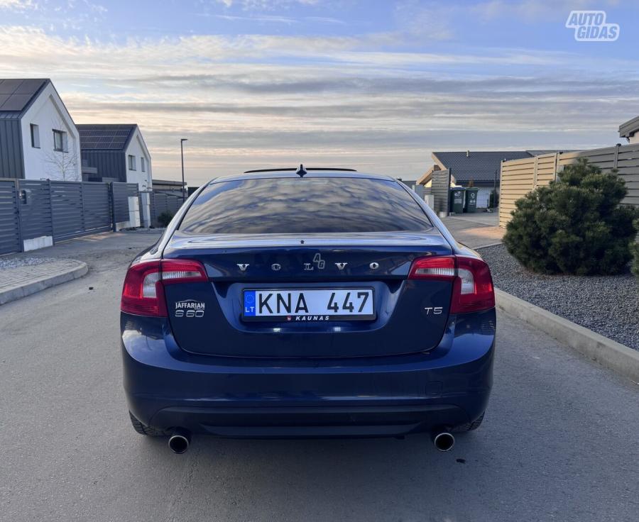 Volvo S60 2012 Kauņa, ar dzinēja tilpumu 2.50 L un nobraukumu 289 tūkst. km par 5500 €, foto 6 vietnē AUTOMOTO.COM.LV