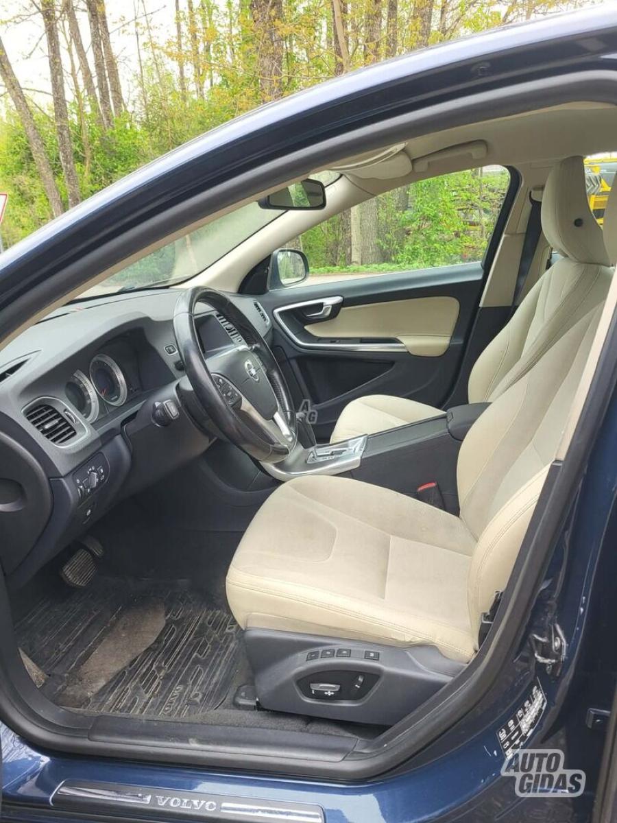 Volvo S60 2012 Jurbarkas, ar dzinēja tilpumu 1.60 L un nobraukumu 260 tūkst. km par 4800 €, foto 12 vietnē AUTOMOTO.COM.LV