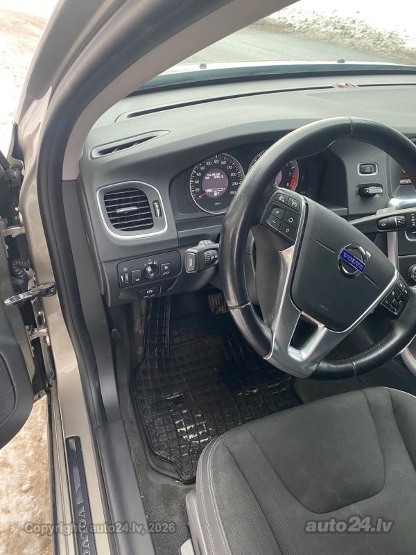 Volvo S60 2012 in Tallinn, with an engine capacity of 1.60 L and mileage of 169 thousand km for 7500 €, photo 5 on AUTOMOTO.COM.LV