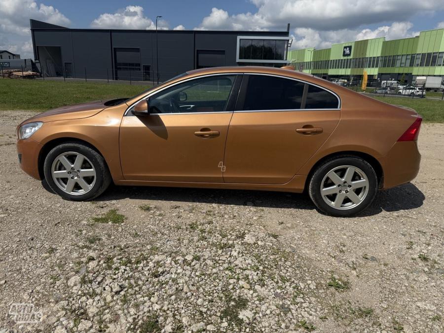 Volvo S60 2012 in Vilnius, with an engine capacity of 2.50 L and mileage of 180 thousand km for 6000 €, photo 3 on AUTOMOTO.COM.LV